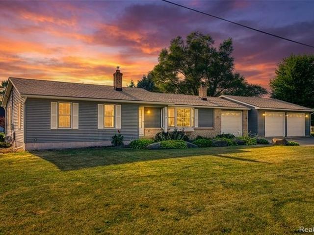 1188 Maxfield Rd, Brighton Township, MI 48114