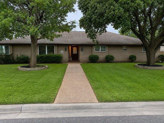 1188 E Oak St, La Grange, TX 78945