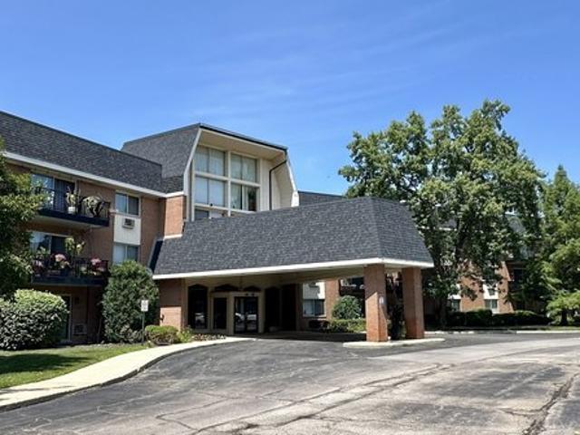 1188 Royal Glen Dr Apt 108, Glen Ellyn, IL 60137