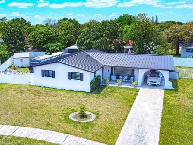 11893 SW 197th St, Miami, FL 33177