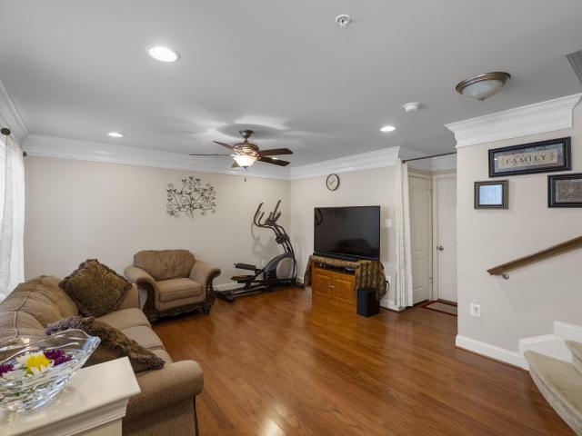 11890 Country Squire Way