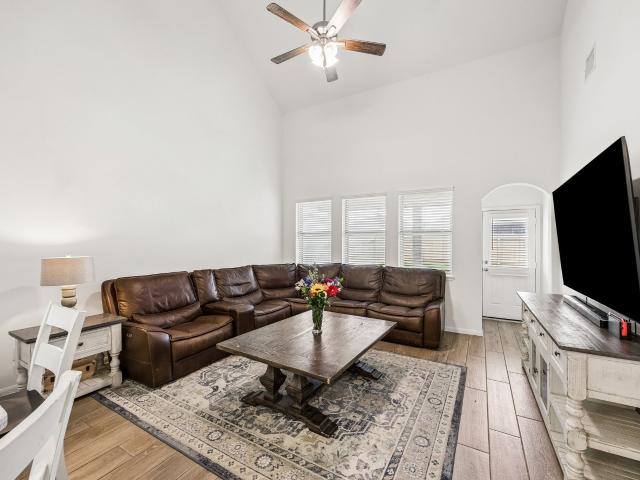 1189 Bluebonnet Trail