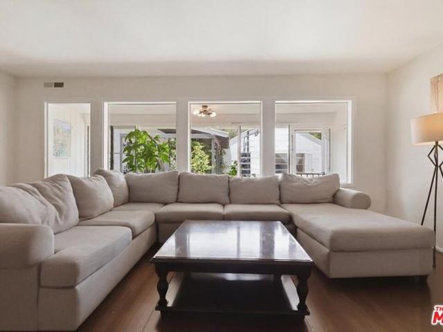 11801 Rose Ave, Los Angeles, CA 90066