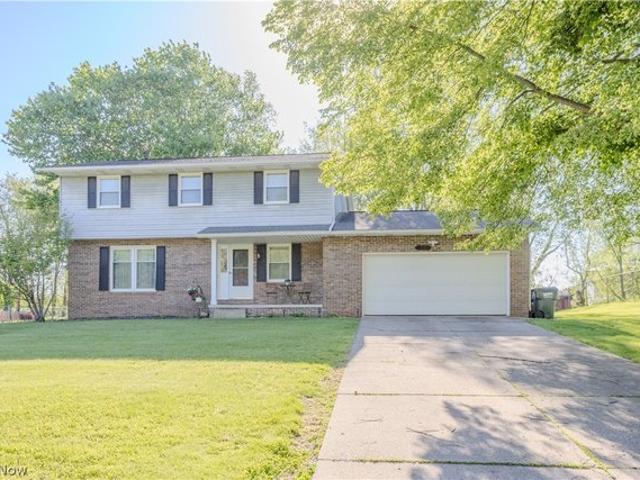 11805 Meadowlane Ave NW, Uniontown, OH 44685