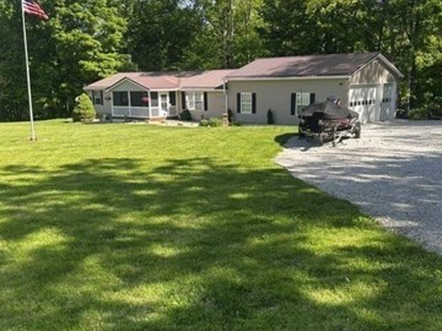 11806 E Pocahontas Dr, Greencastle, IN 46135