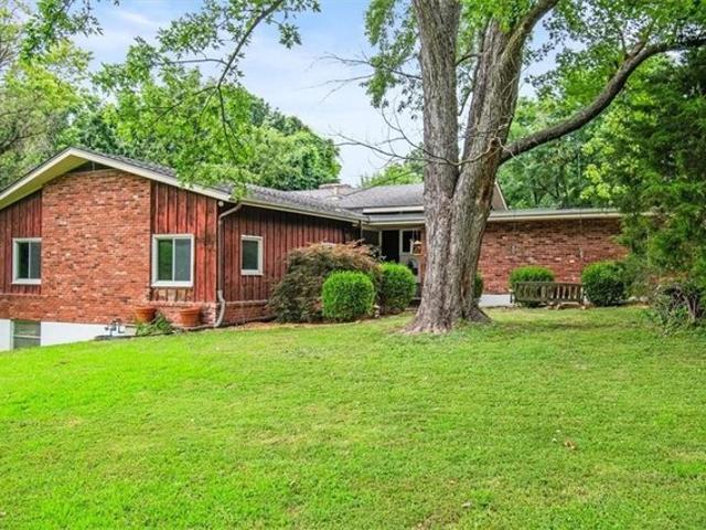 11806 E 39th St S, Independence, MO 64052