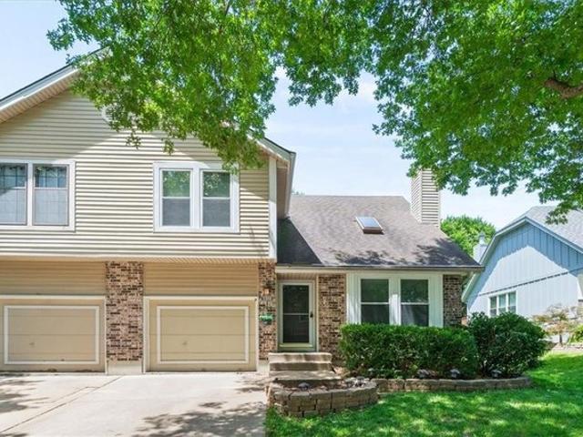 11808 Oakmont St, Overland Park, KS 66210