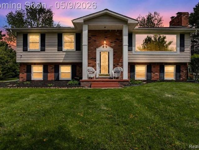 1180 N Hurd Rd, Brandon, MI 48462