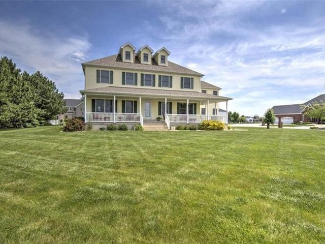 1180 Greenbrier Blvd, Forsyth, IL 62535