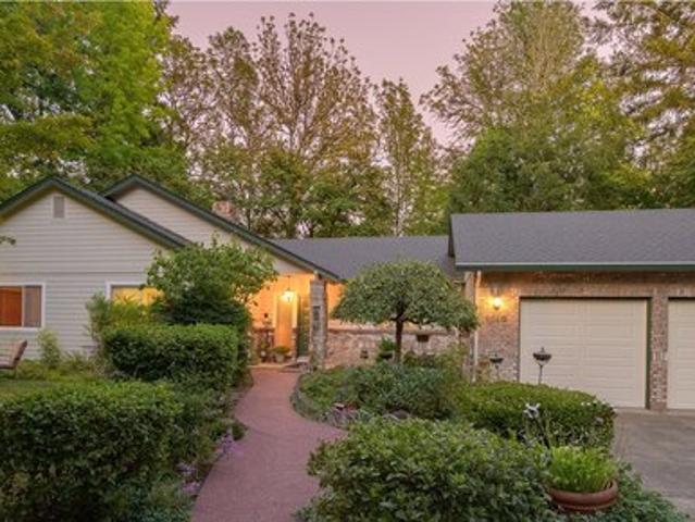 1180 SE Villard St, McMinnville, OR 97128