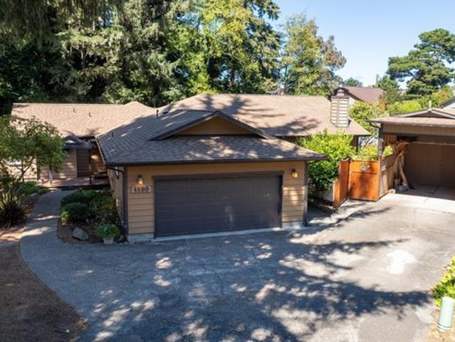 1180 Tideview Ter, Coos Bay, OR 97420