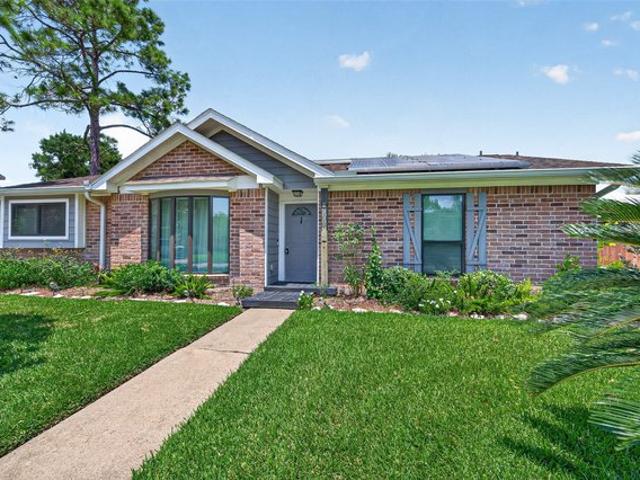 11818 Meadowdale Dr, Meadows Place, TX 77477
