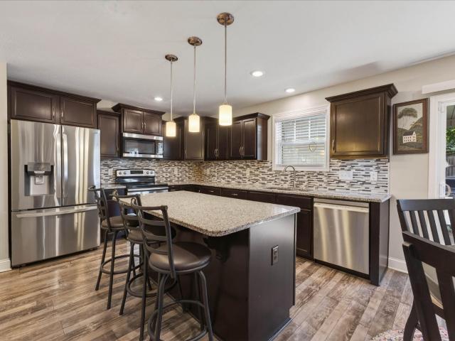1181 Eagles Bluff Dr