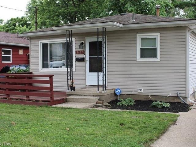1181 Easton Dr, Akron, OH 44310