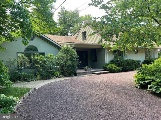 1181 Hughes Dr, Hamilton, NJ 08690