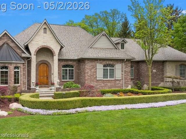 1181 Iroquois Trl, Oxford Township, MI 48371