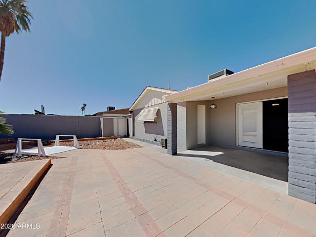 11823 N 49TH Drive