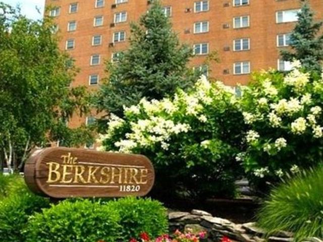 11820 Edgewater Dr Apt 106, Lakewood, OH 44107