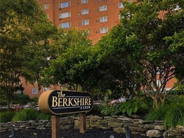 11820 Edgewater Dr Apt 608, Lakewood, OH 44107