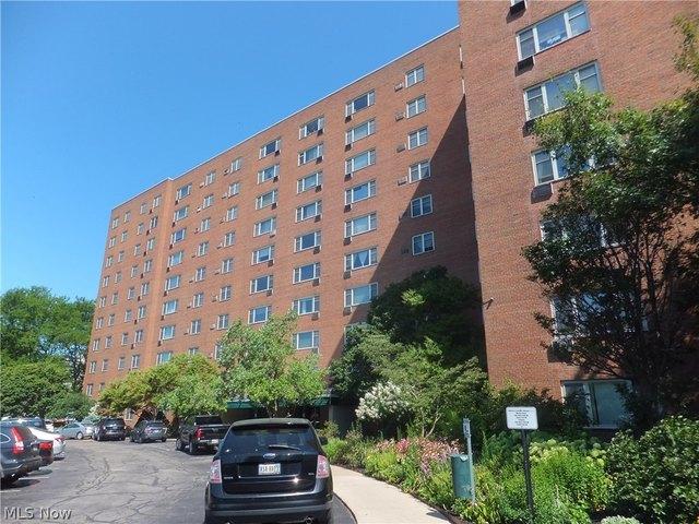 11820 Edgewater Dr Apt 619, Lakewood, OH 44107