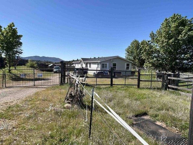 11820 Gate Ridge Dr, Hornbrook, CA 96044
