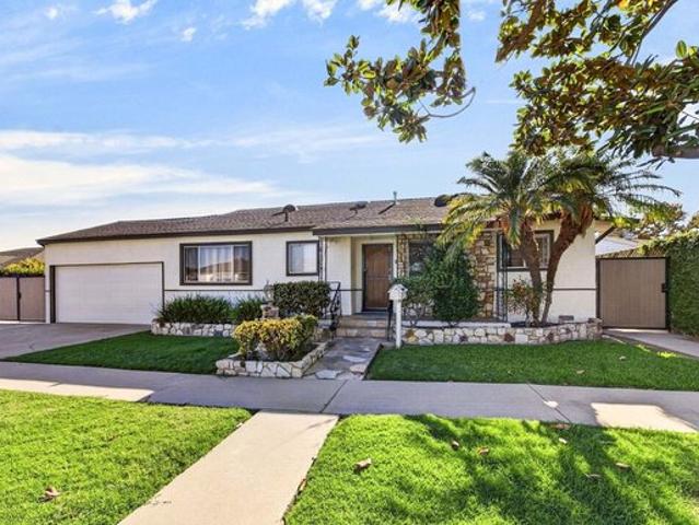 11820 Rose Hedge Dr, Whittier, CA 90606