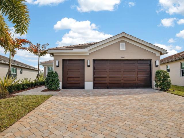 11821 SW Coral Cove Pkwy, Port St. Lucie, FL 34987 | MLS #R11161