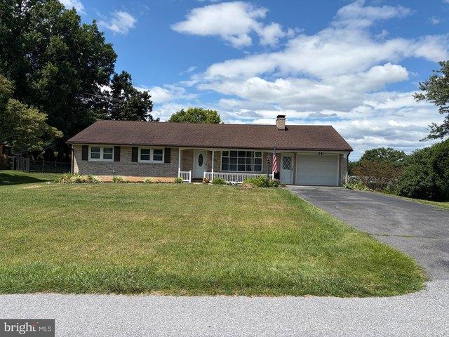 11822 Greenhill Dr, Hagerstown, MD 21742