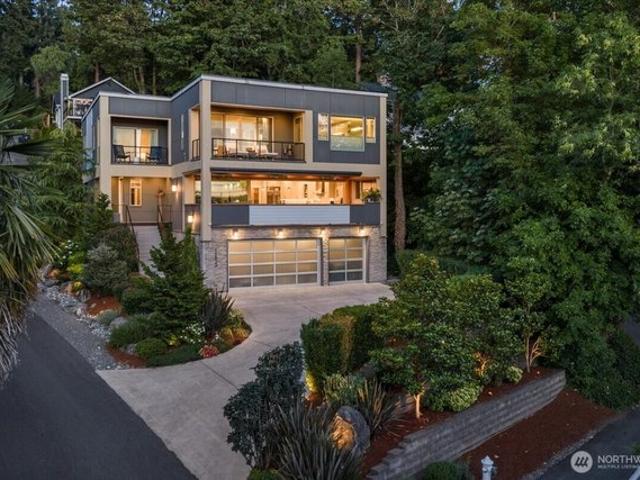11822 Holmes Point Dr NE, Kirkland, WA 98034