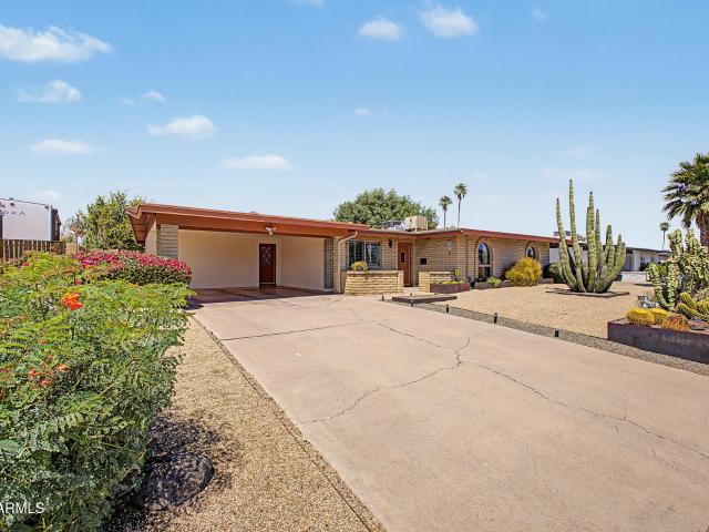 11822 N 38TH Place