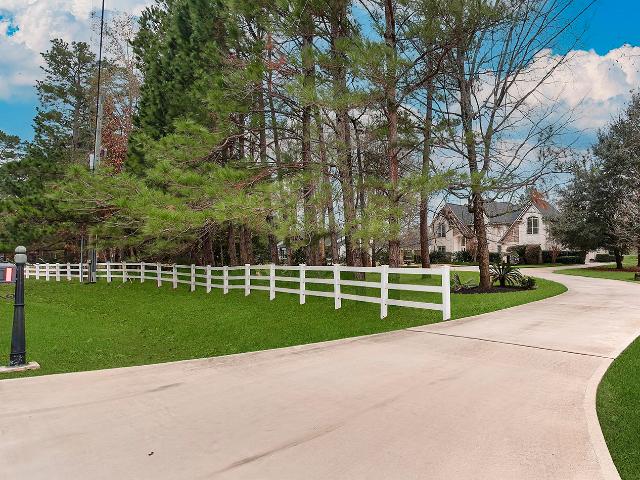 11827 Water Oak Drive