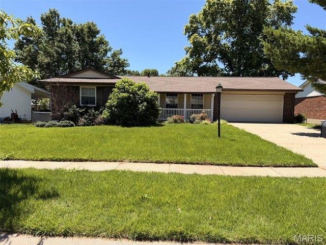11826 Park Ct, Maryland Heights, MO 63043
