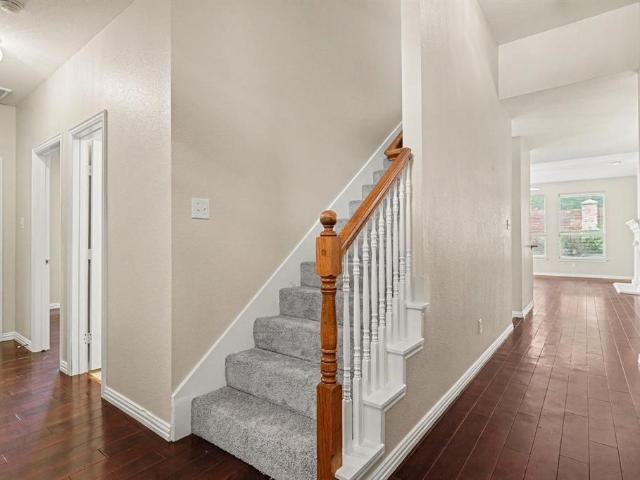 11829 Warbler Lane