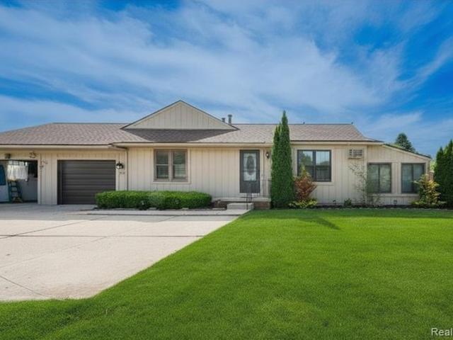 11830 Shenandoah Dr Unit 4, Green Oak Township, MI 48178