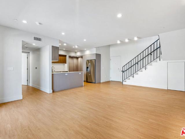 11837 Mayfield Avenue 302