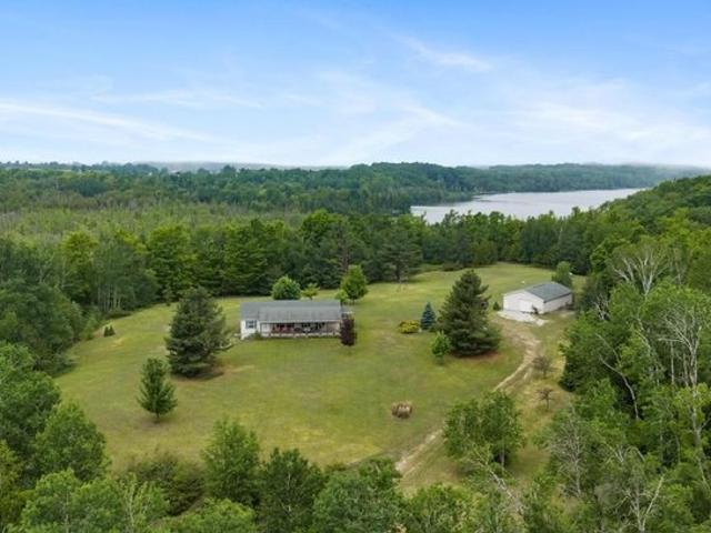 11835 Church Rd, Charlevoix, MI 49720
