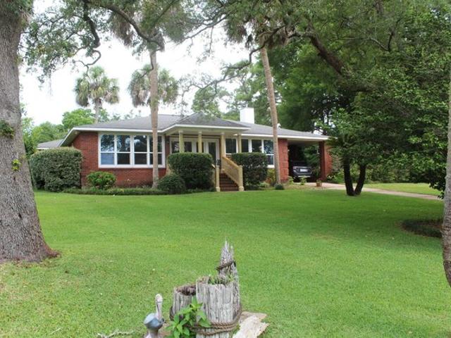 1183 N Bayshore Dr, Valparaiso, FL 32580