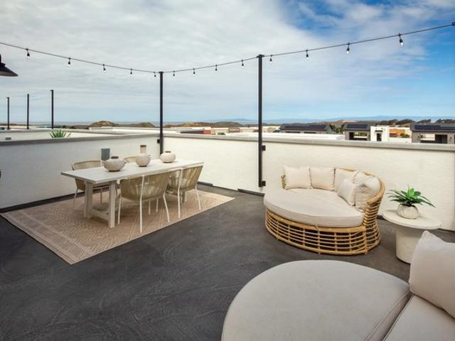 118 10th St, Marina, CA 93933