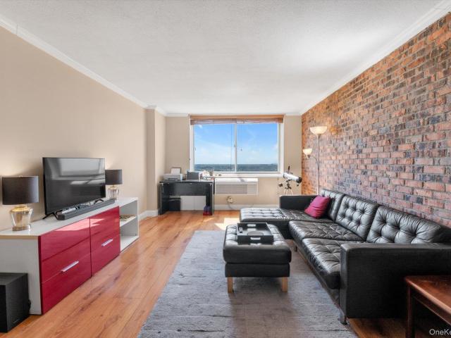 118 18 Union Turnpike 18CD