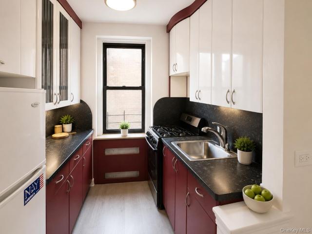 118 1 rd Avenue 3G