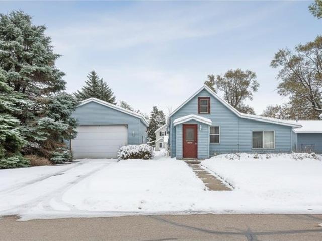 118 2nd St SW, Hillsboro, ND 58045
