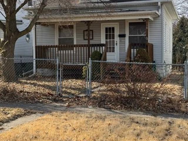 118 5th St, Silvis, IL 61282