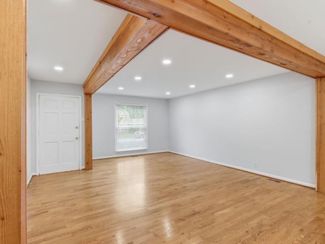 118 Carriage Dr