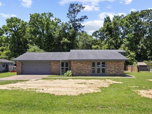 118 Carriage Ln, Silsbee, TX 77656
