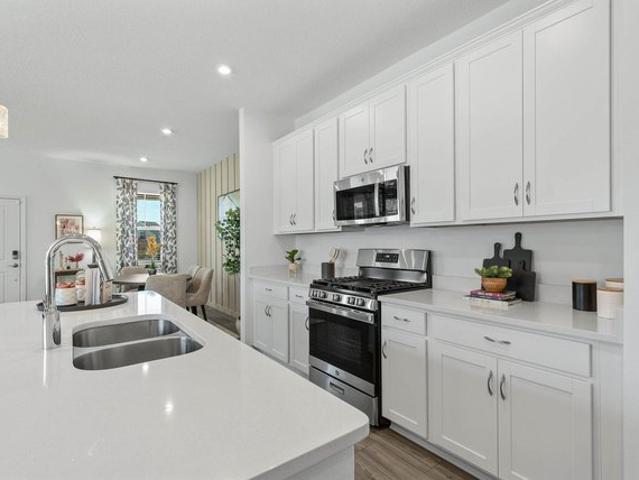 118 Anchor Line Dr, Apollo Beach, FL 33572