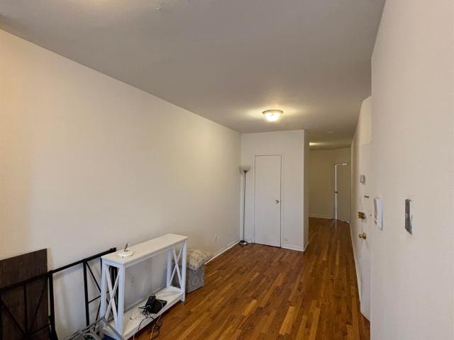 118 Adams St # 8