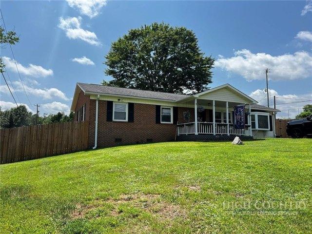118 Badgett Ave, Mount Airy, NC 27030