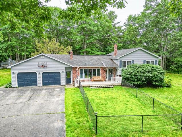 118 Bradford Ln, China, ME 04358