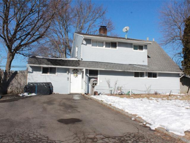 118 Bucket Ln, Levittown, NY 11756 | MLS #959227
