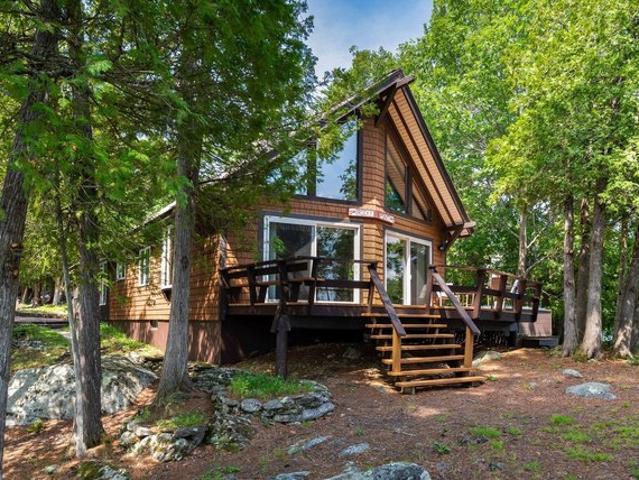 118 Goat Island Way, Norway, ME 04268